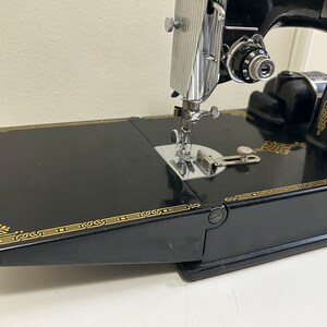 BLUE Badge Singer Featherweight 221 Sewing Machine SCOTLAND Centennial ...