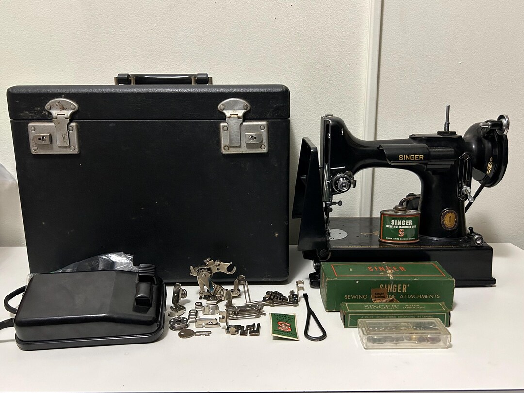 Blue Badge Singer Featherweight 221 Sewing Machine; Centennial 1851 ...