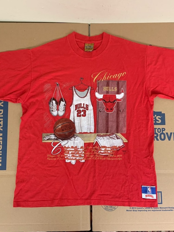 Vintage Nutmeg Chicago Bulls T Shirt / Adult L Locker Room Vintage Nutmeg Chicago Bulls T Shirt / Adult L Locker Room