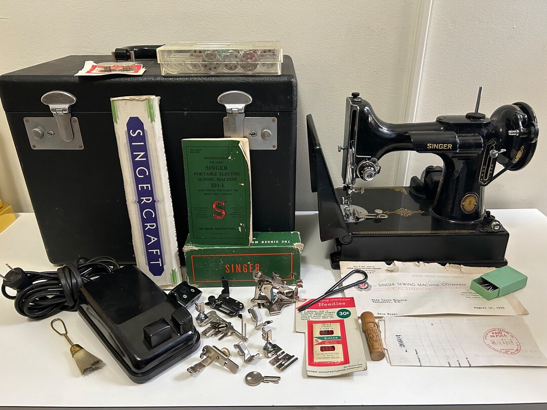 BLUE Badge Singer Featherweight 221 Sewing Machine SCOTLAND Centennial ...