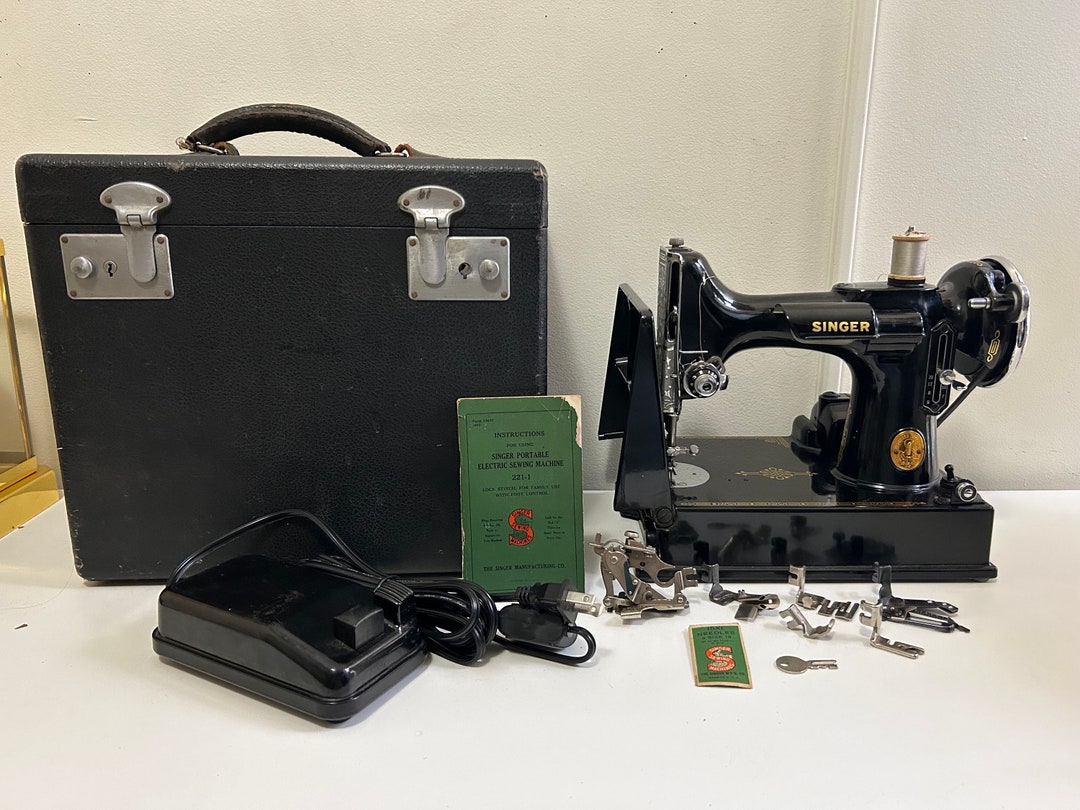 1941 Singer 221 Scroll Plate Featherweight Antique Black Sewing Machine ...