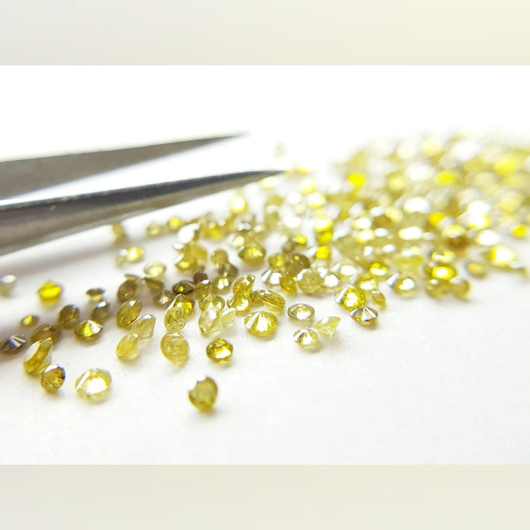 Natural Yellow Diamond, Fancy Yellow Color SI Clarity Round Brilliant ...