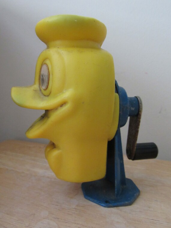 Vintage 1960 DONALD DUCK / Walt Disney Pencil Sharpener - Etsy