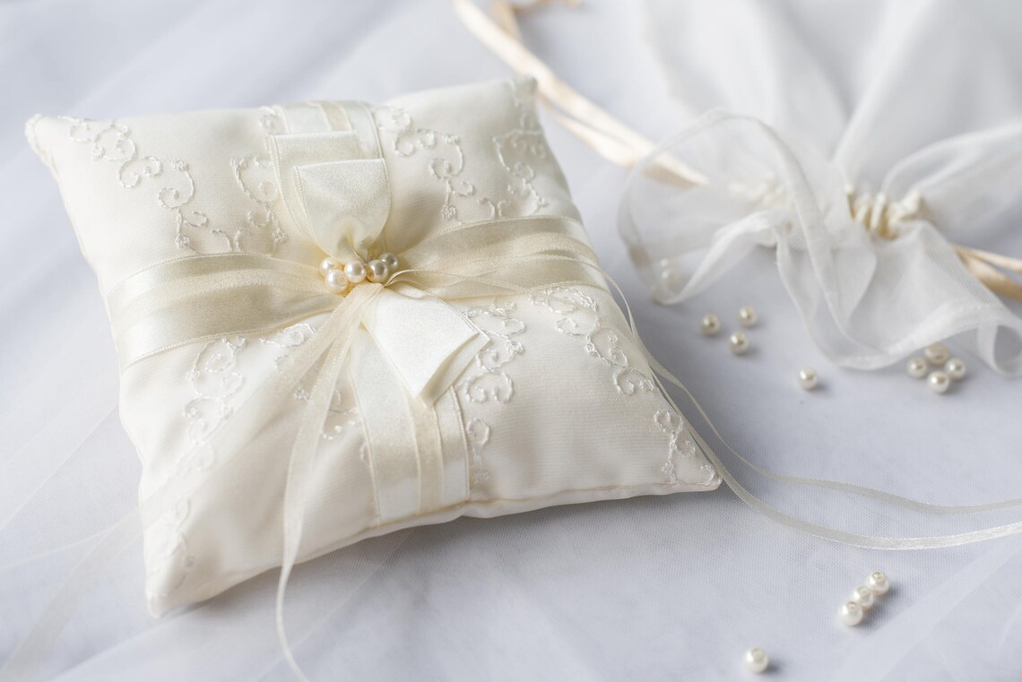 Ivory Lace Ring Bearer Pillow/ Ring Bearer/ Ivory Wedding Ring - Etsy