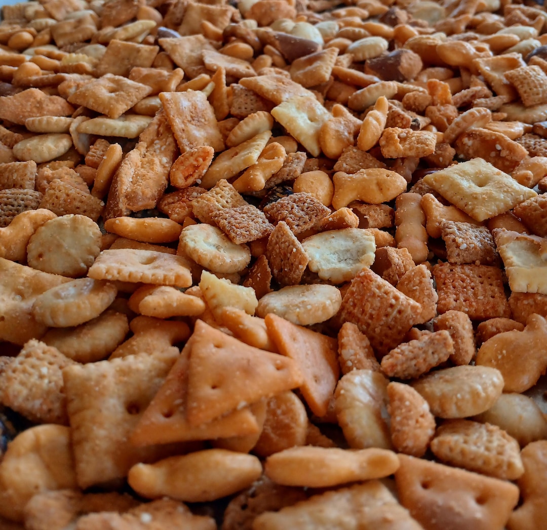 Cheesy Pub Mix - Etsy