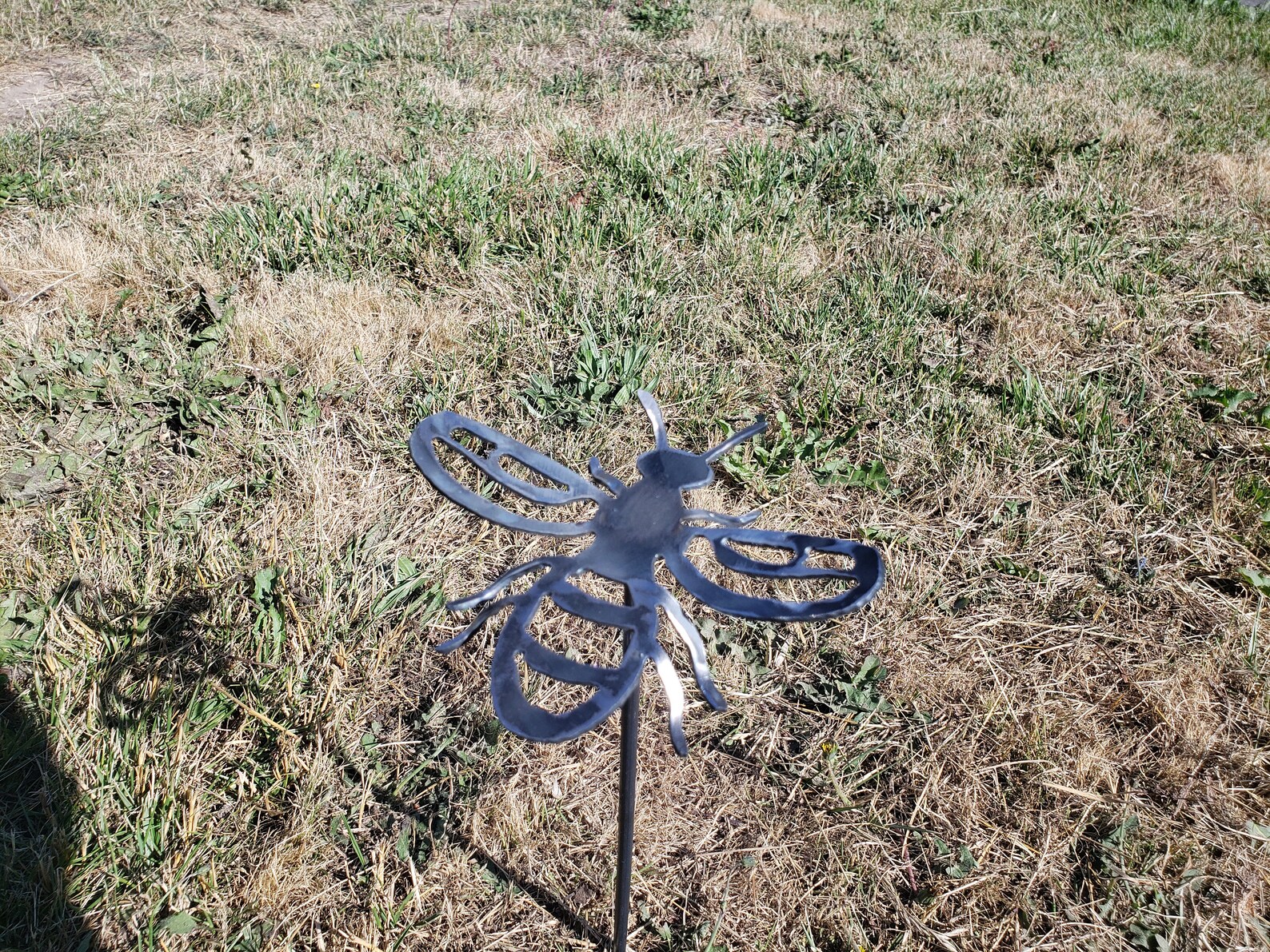 Bee Garden Art Metal Garden Stake Mothers Day Gift - Etsy