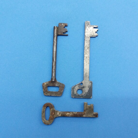 Home & Living Large Tallinn Antique Metal Skeleton Key Doors & Locks ...