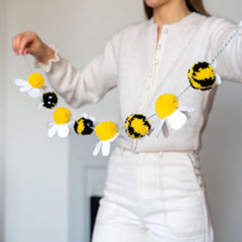 Pom Pom Bee & Daisy Garland Craft Kit - Etsy
