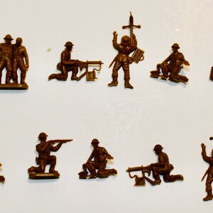 Vintage Collectible 1/72mm Scale WWII Army Soldiers 47 Pieces Tan ...