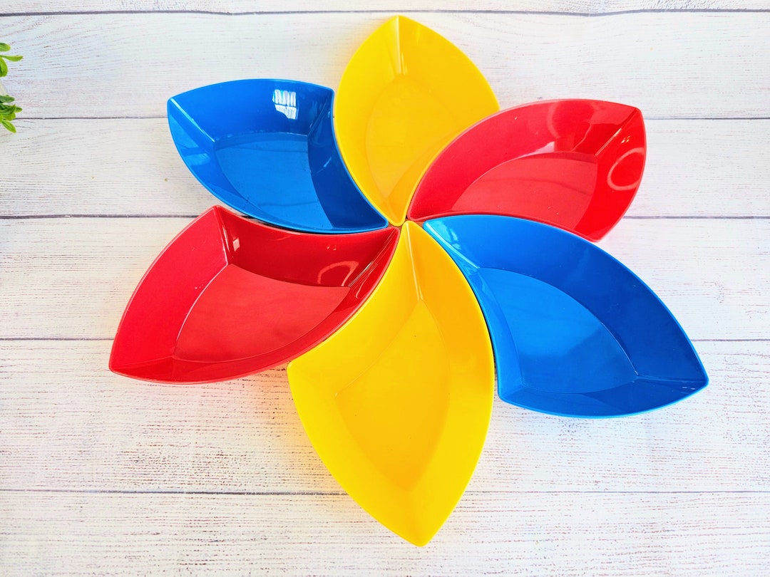Vintage Pinwheel Serving Tray Set in Original Box, Red, Yellow Blue 6 Piece Plastic Serving ...