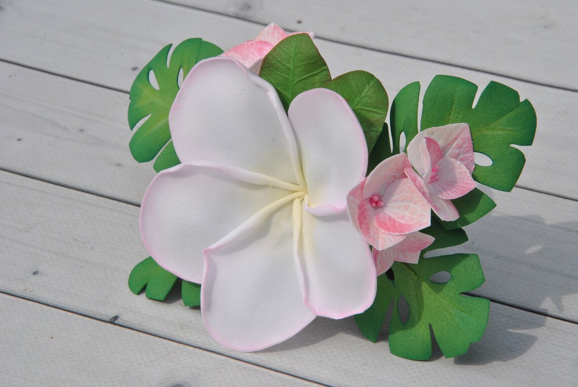 Hawaii hair clip Tropical bridal hair piece plumeria Hawaiian | Etsy