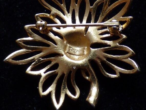 Vintage Trifari Signed Brooch - Gem