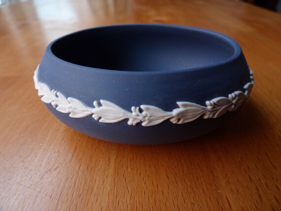 Wedgwood Rare Portland Blue Jewellery Box - Gem