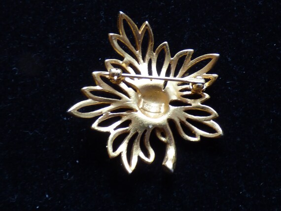Vintage Trifari Signed Brooch - Gem