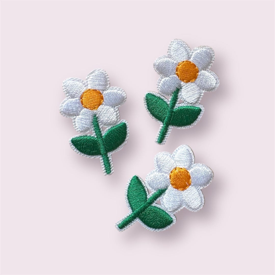 White Daisy Iron on Patch: Embroidered Applique, Garment Motif - Etsy