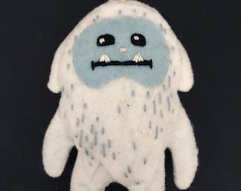 Yeti Keychain - Etsy