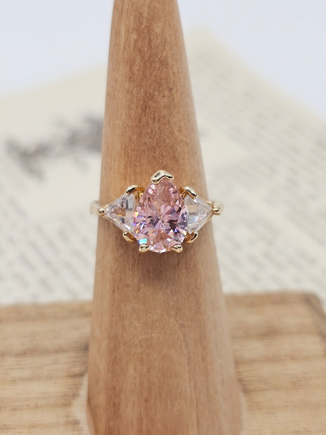 Gorgeous Vintage 18K GE Teardrop Shaped Pink Stone Cocktail Ring Size 6 ...