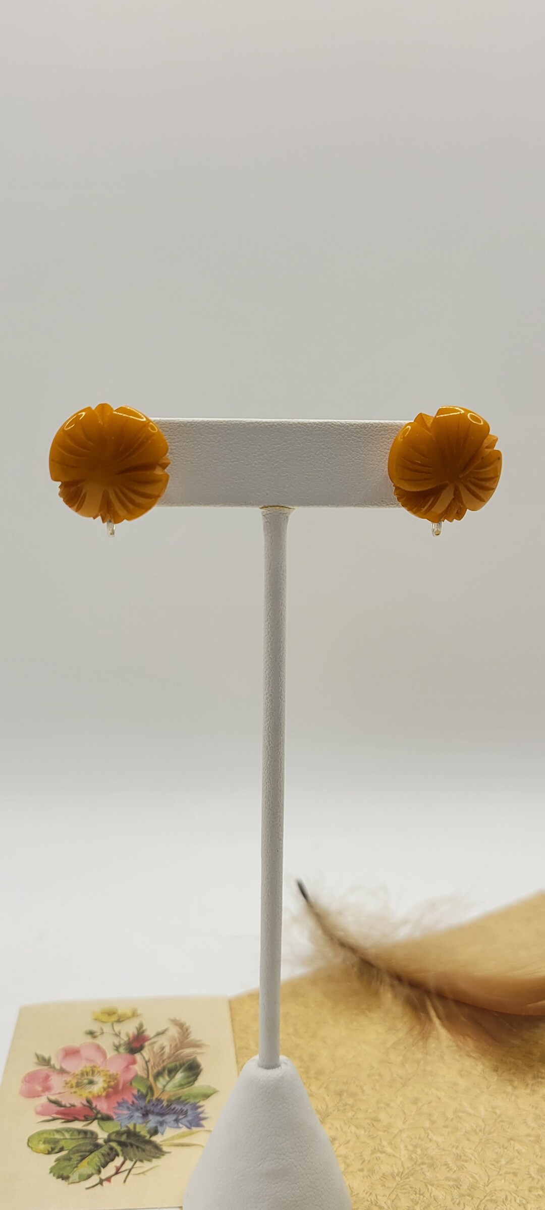 Vintage Butterscotch Bakelite Flower Screw Back Earrings/bakelite ...