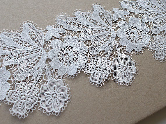 Off White floral 4 lace trim