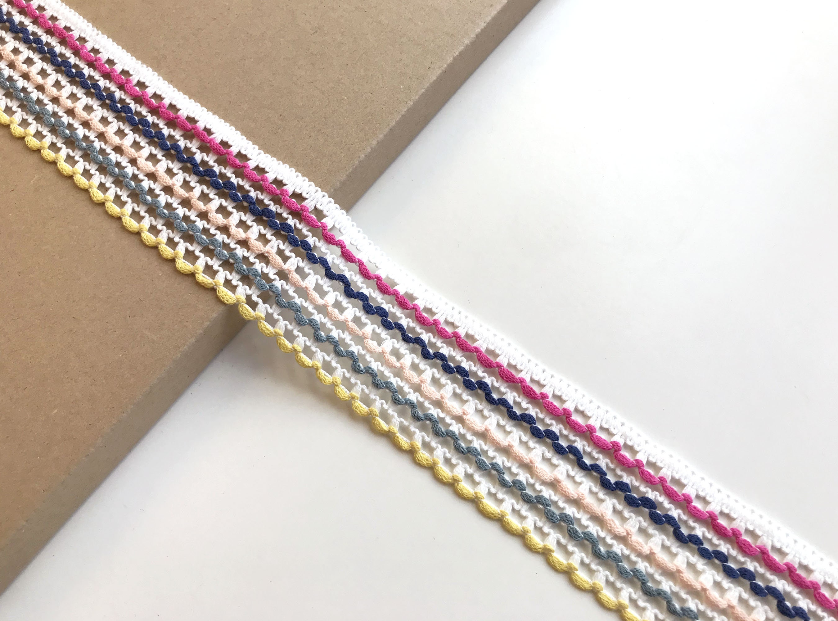 Multicolor rainbow 2 Pagoting Lace trim (LT1)