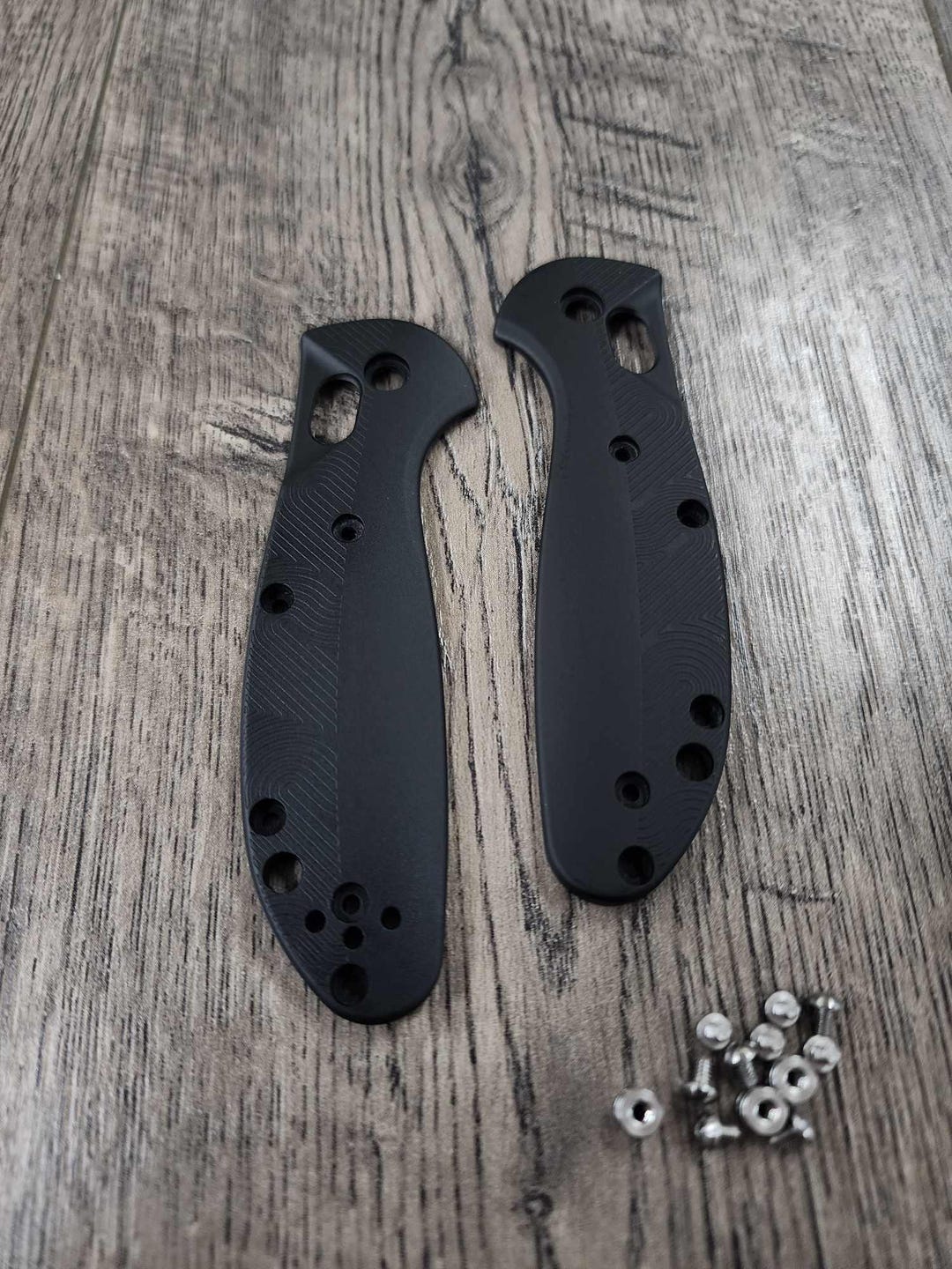 Benchmade MINI Griptilian - Loop Scales With Hardware - Black Anodized ...