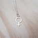 Collar del símbolo de venus joyería feminista colgante - Etsy España