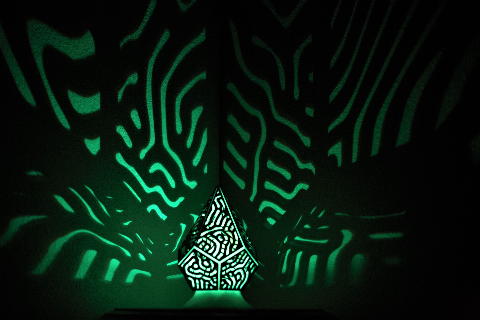 Lampgeo || Oganic Prism || Rechargeable LED Shadow Lamp - Etsy