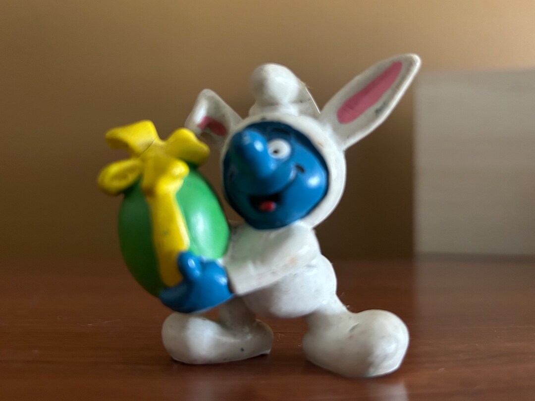 1981 Smurf in Easter Costume / Bunny Smurf PVC Schleigh Figure / 1982 ...