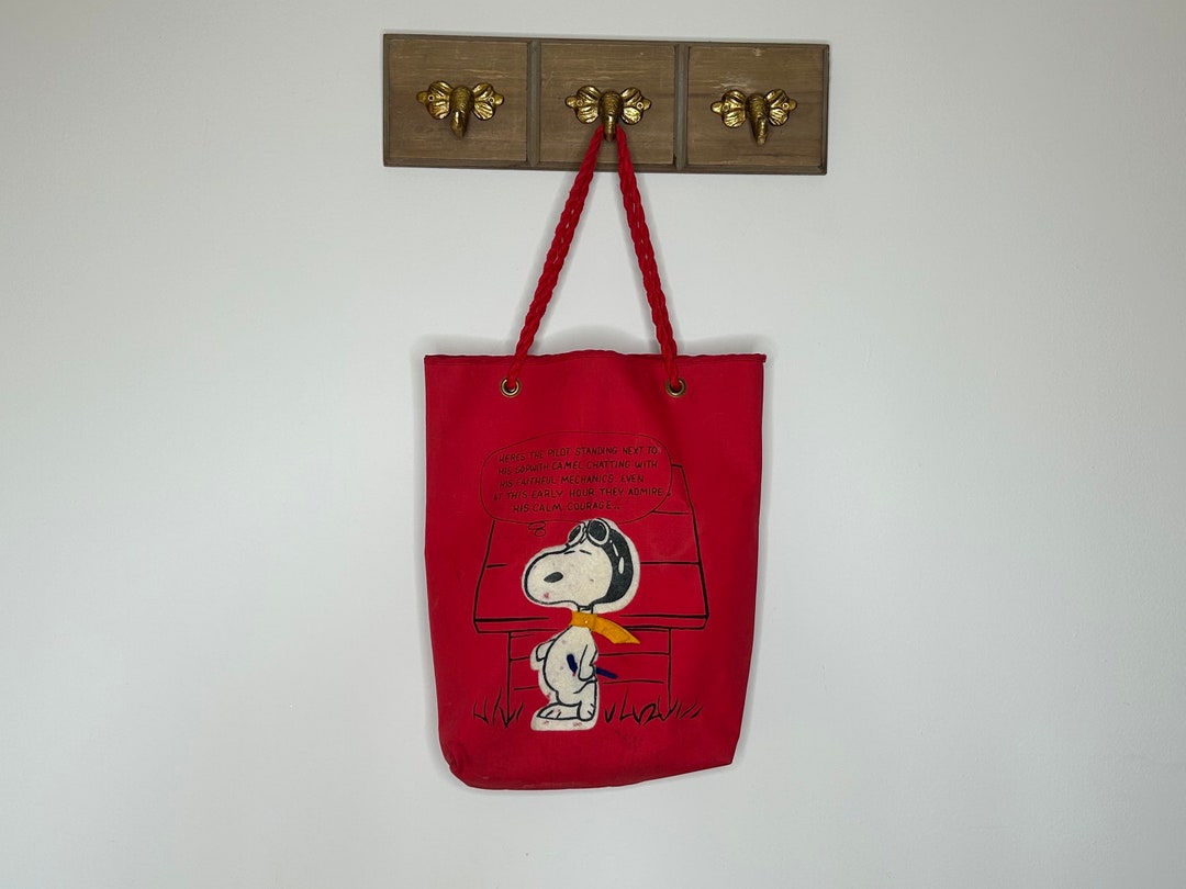Vtg 1960s Snoopy Tote Bag / Vintage Peanuts / Snoopy Pursues the Red ...