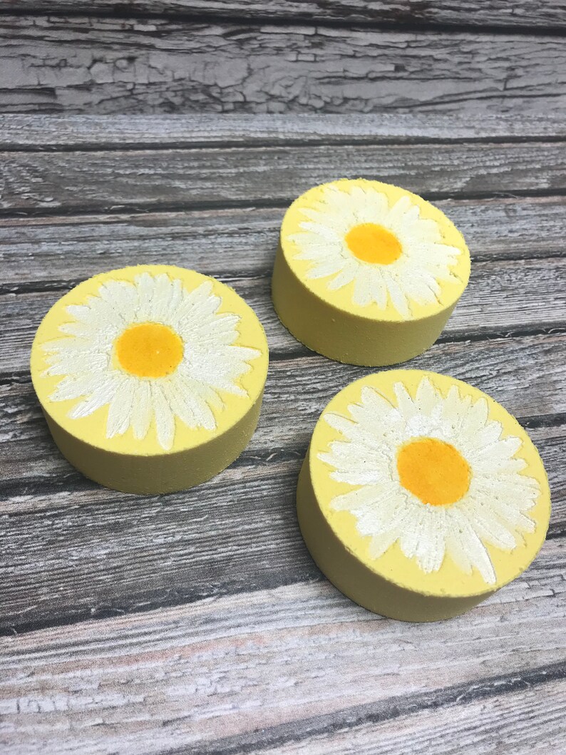The Pearlescent Daisy Bath Bomb - Etsy