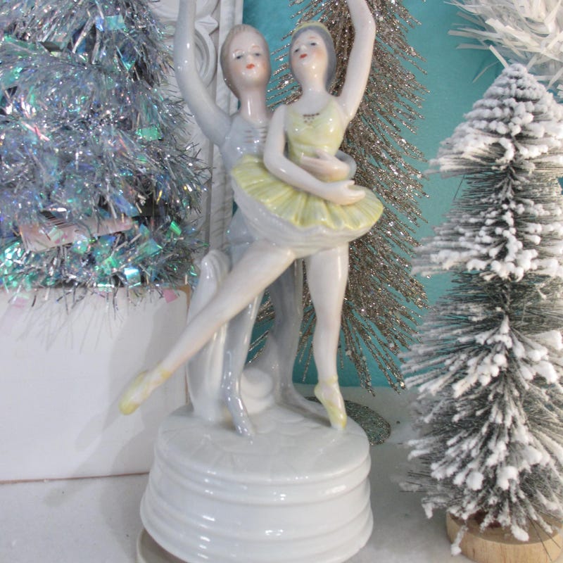 Couple Figurine Music Box - Etsy