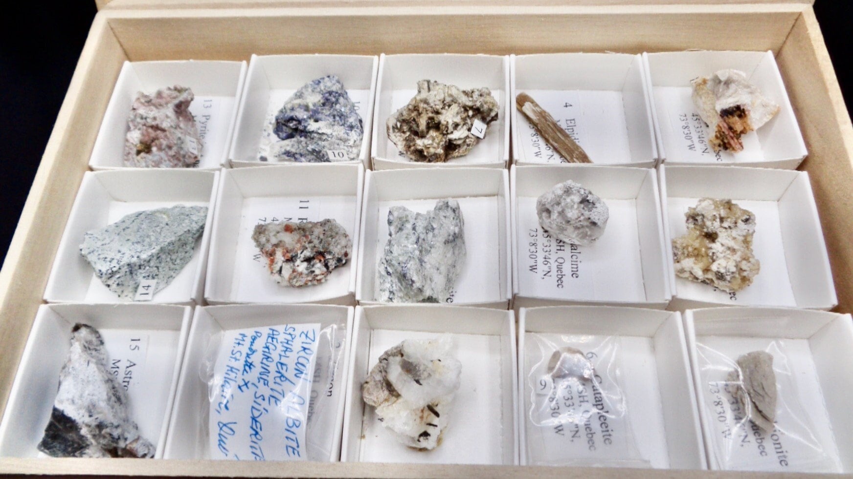 Deluxe Collection Set Wood Box of Mt St Hilaire Minerals quebec, Canada ...