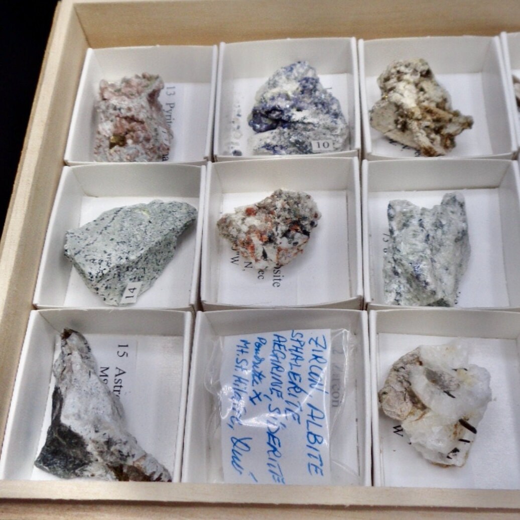 Deluxe Collection Set Wood Box of Mt St Hilaire Minerals quebec, Canada ...