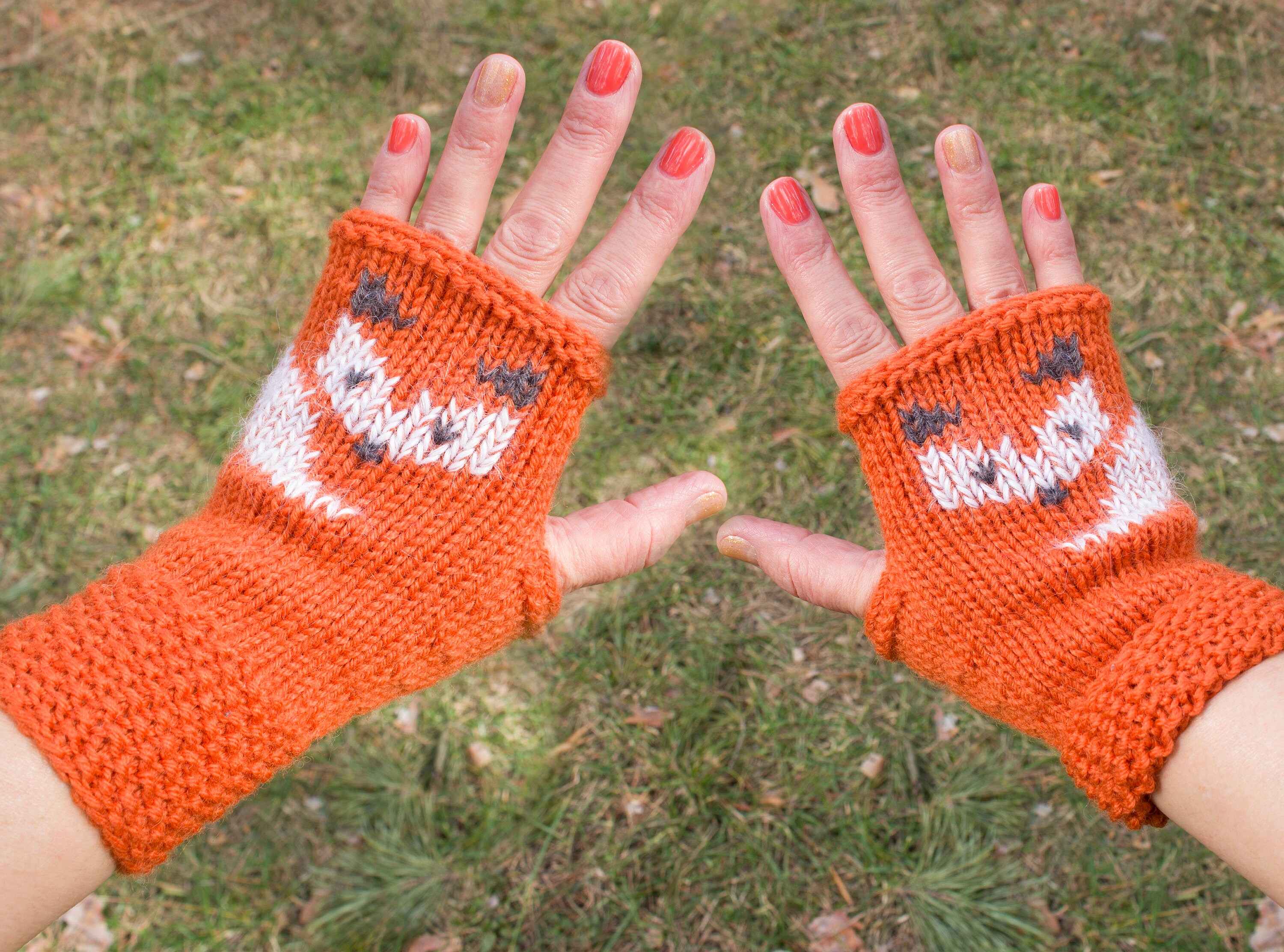 Knit Fingerless Gloves With Fox Motif Pattern Animals Wrist Warmers ...