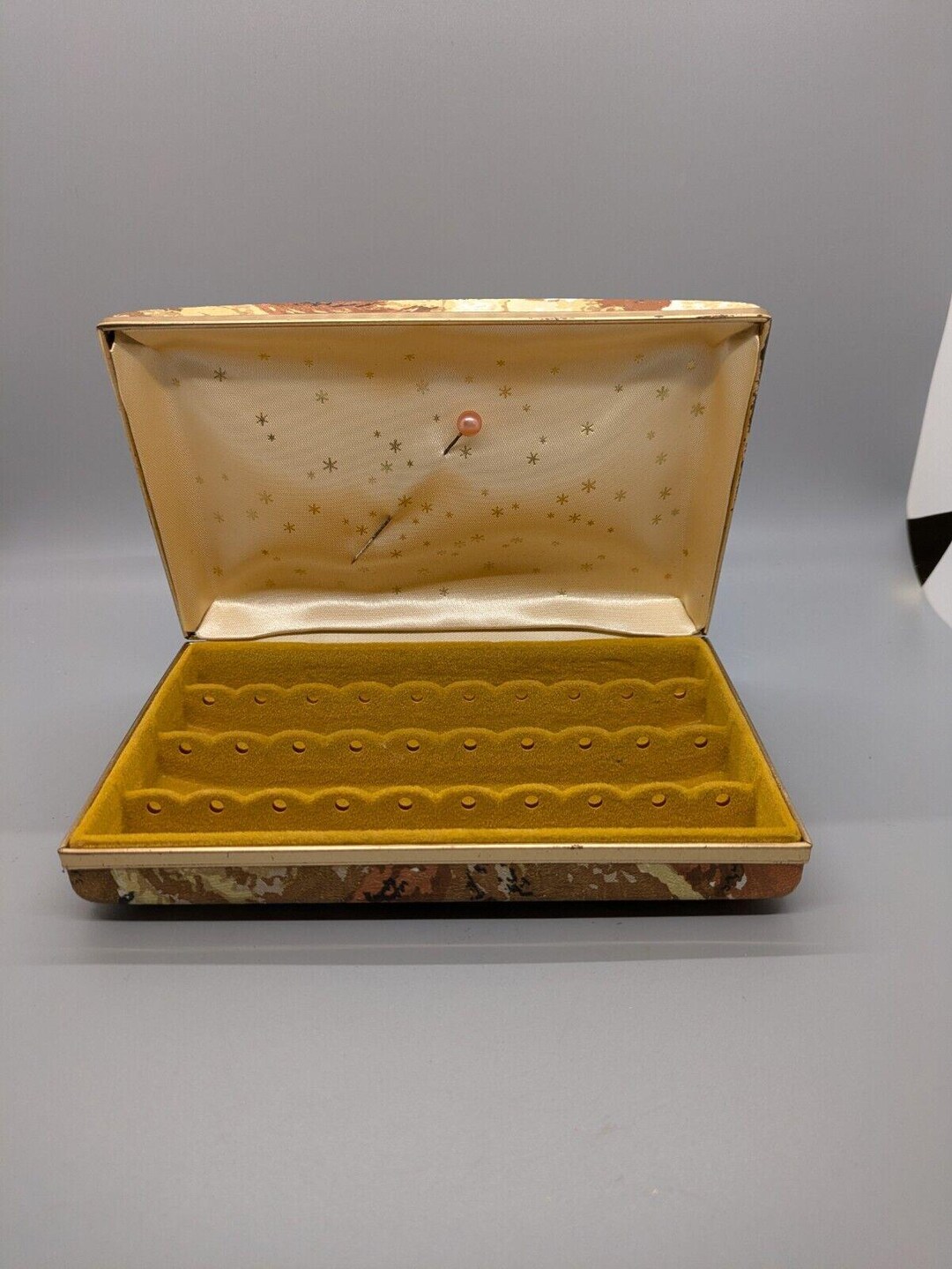 Vintage Hard Clam Shell Jewelry Case Box Pierced Earring Storage ...