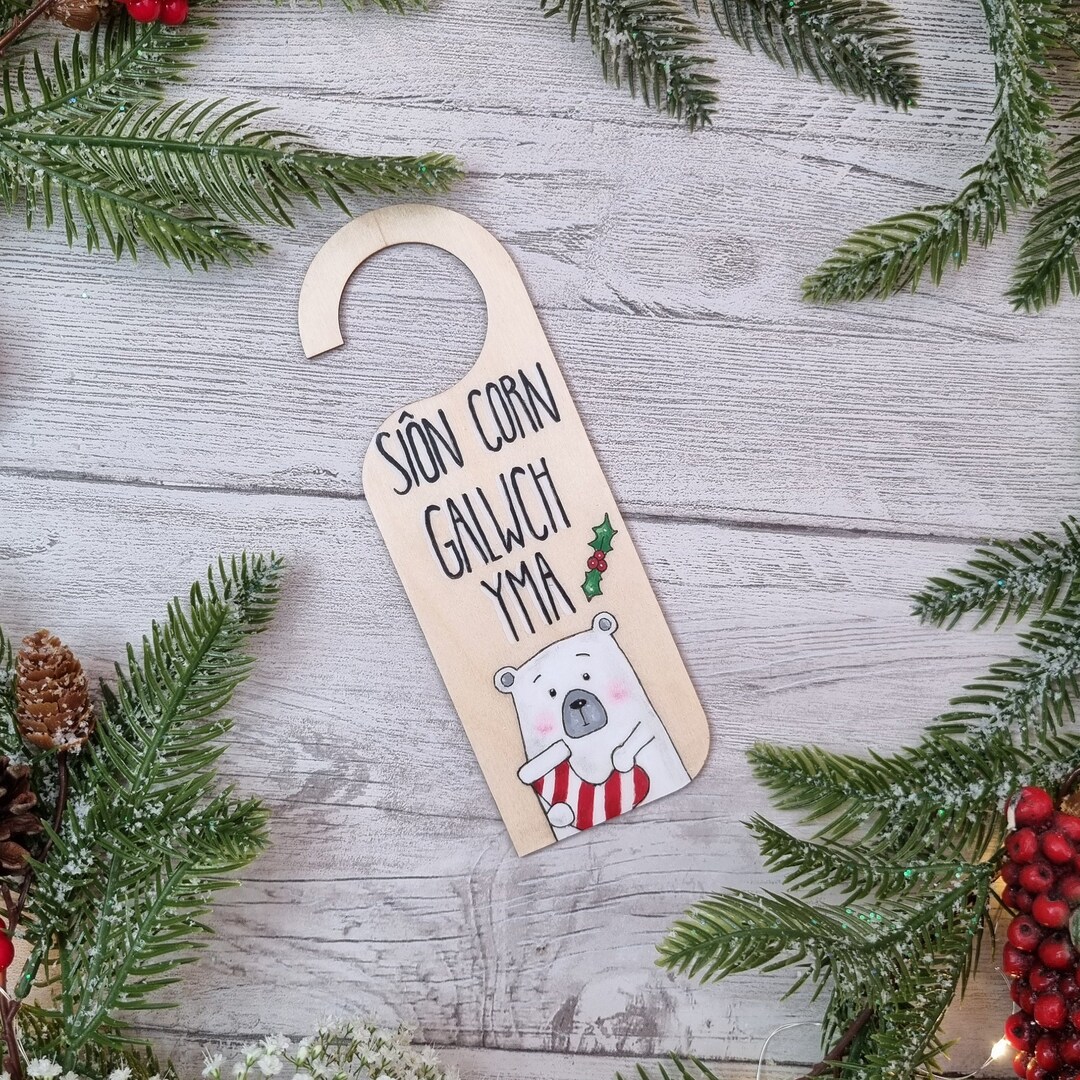 Sion Corn Galwch Yma Wooden Door Hanger - Welsh Christmas Sign - Santa ...