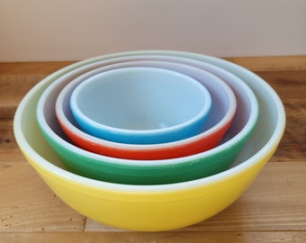 Vintage Pyrex Primary Color Mixing Bowls, Set of 4, Yellow, Green, Red ...