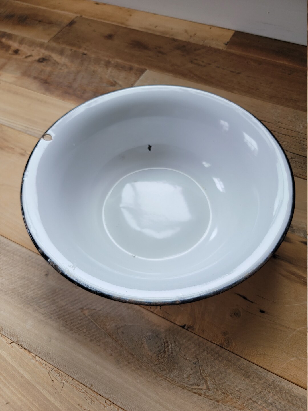 Medium Round White Enamel Wash Basin With Black Trim - Etsy