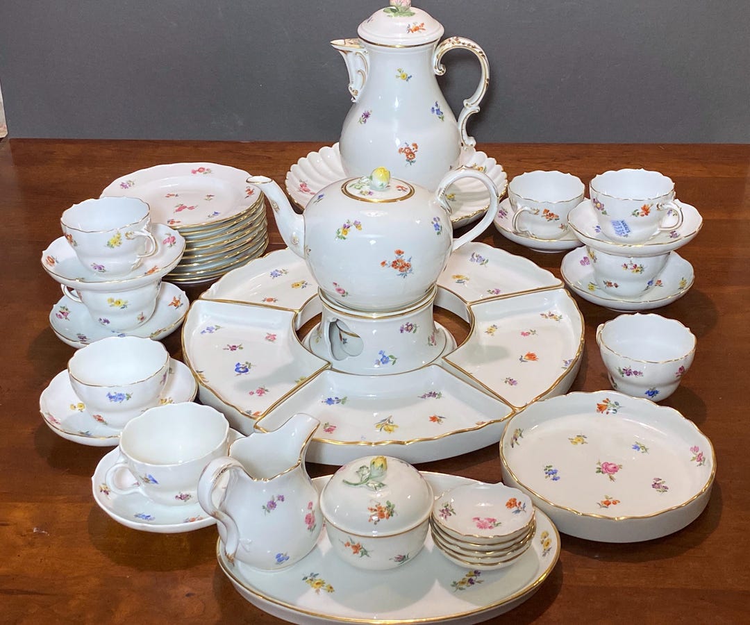 Meissen "scattered Flowers" Porcelain Tea & Coffee Service: 40-piece ...