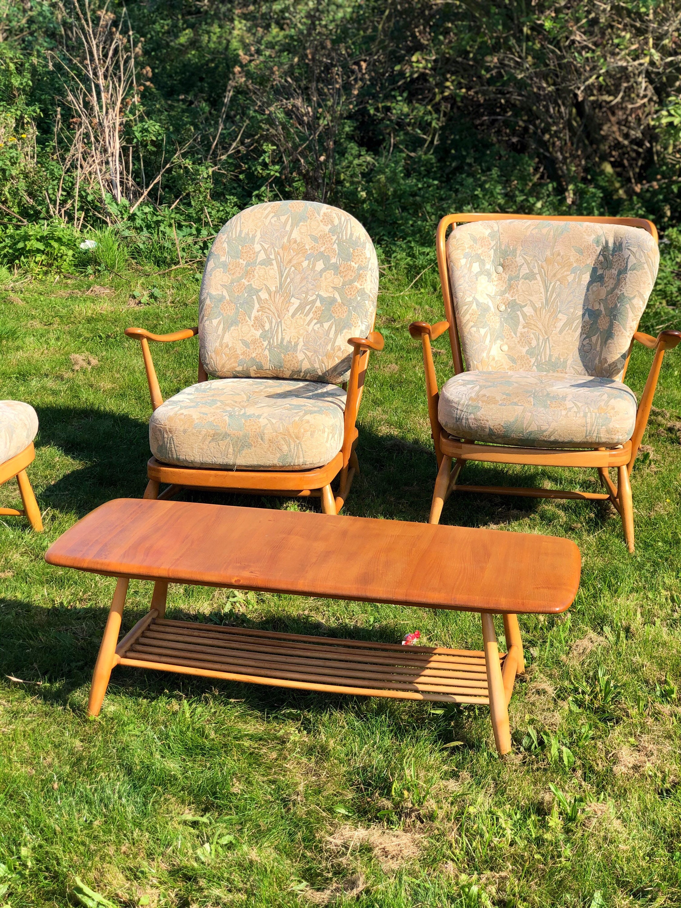 Ercol Model 459 Blond Coffee Table In Elm And Beech Wood With Magazine Rack