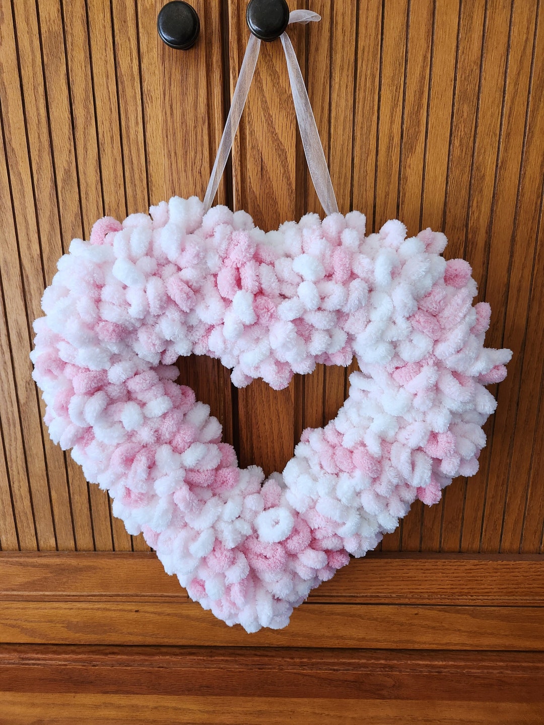 Loopy Yarn Heart Wreath – Pink and White Nursery Decor - Etsy