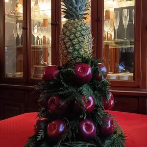 Colonial Williamsburg Christmas Apple Cone Pineapple 1700's 18th ...