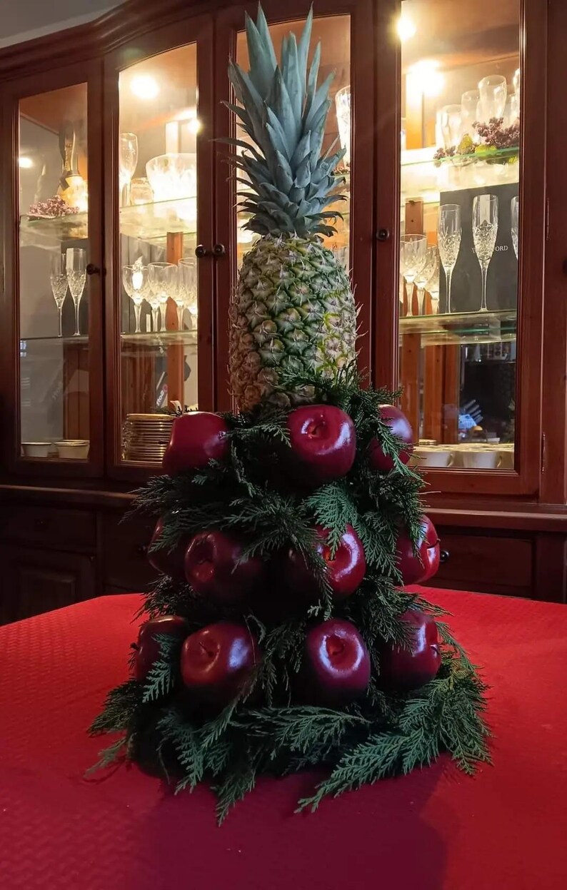 Colonial Williamsburg Christmas Apple Cone Pineapple 1700's 18th ...