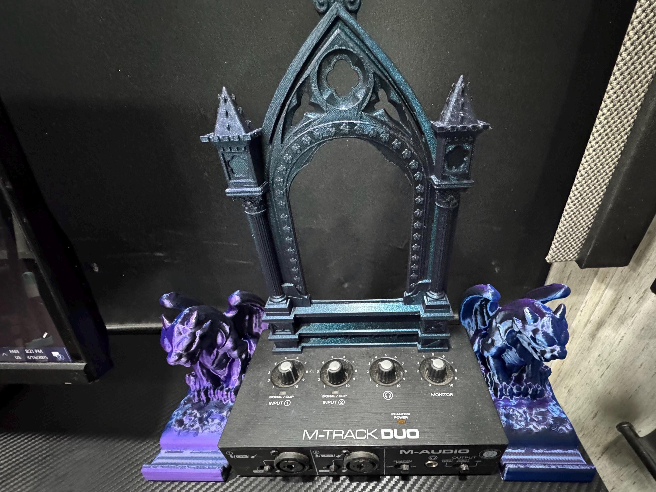 Gargoyle Phone Stand - Goth Decor - Desk Accessory - Etsy