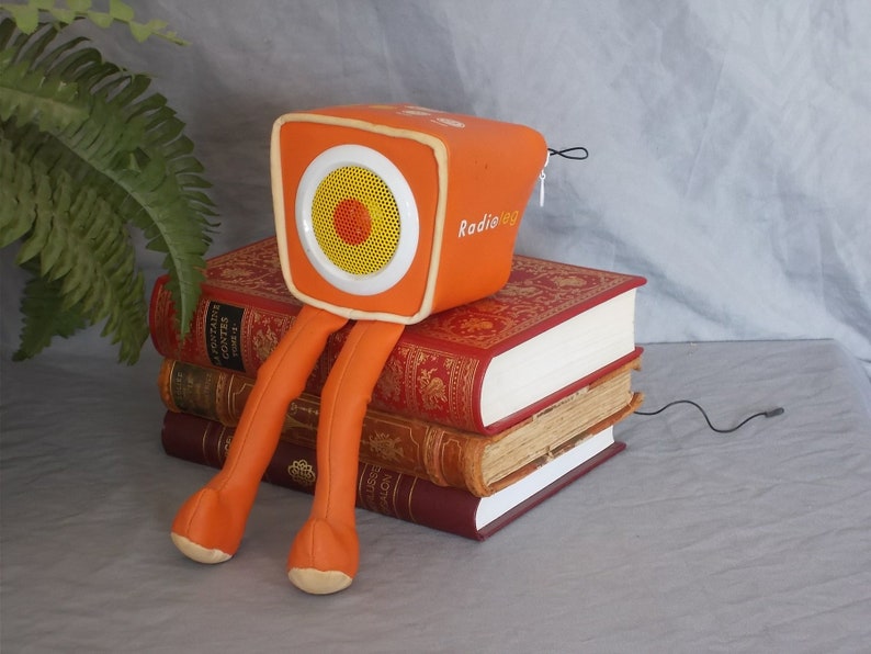 Rare Small Battery-operated Radio Luft SËMKE Design Radio Leg Model in ...