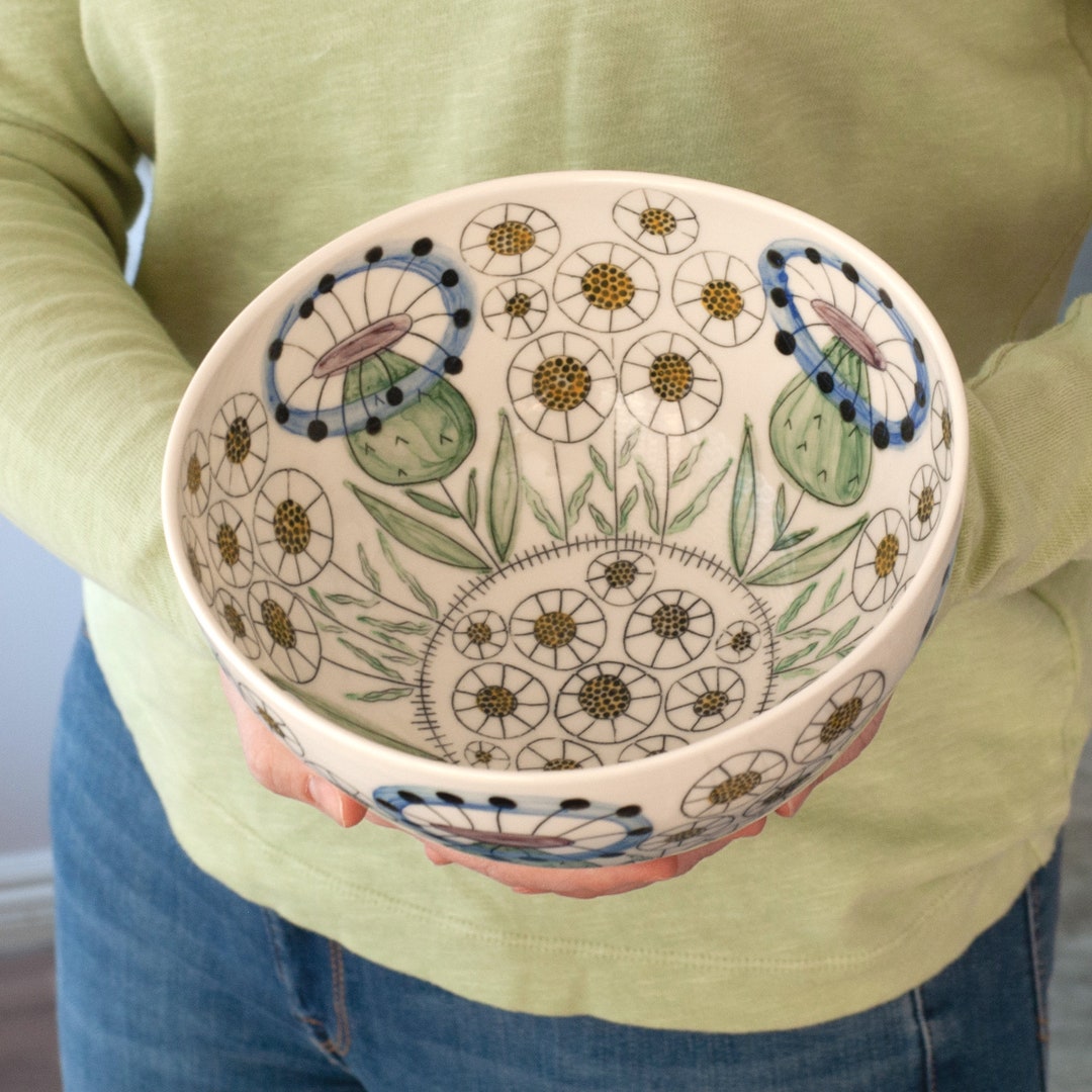 Fine Porcelain Salad Bowl With Handpainted Daisies Pattern, Pottery ...