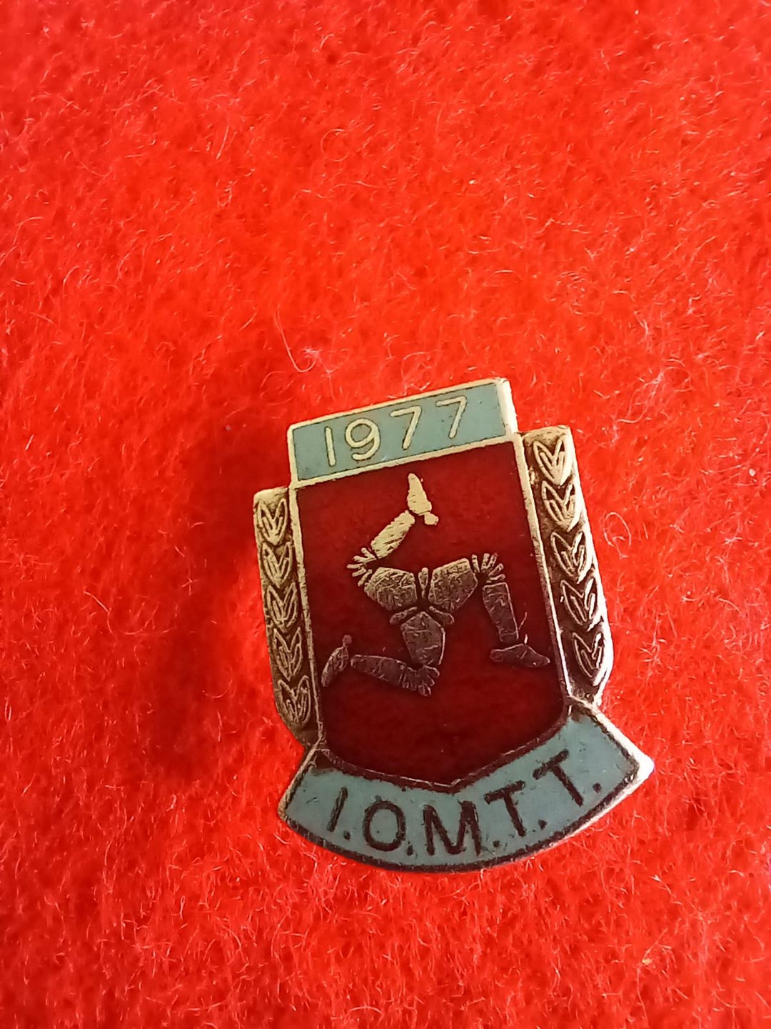 Isle of Man TT Racing 1977 Vintage Enamel Badge- Motorcycle Racing ...