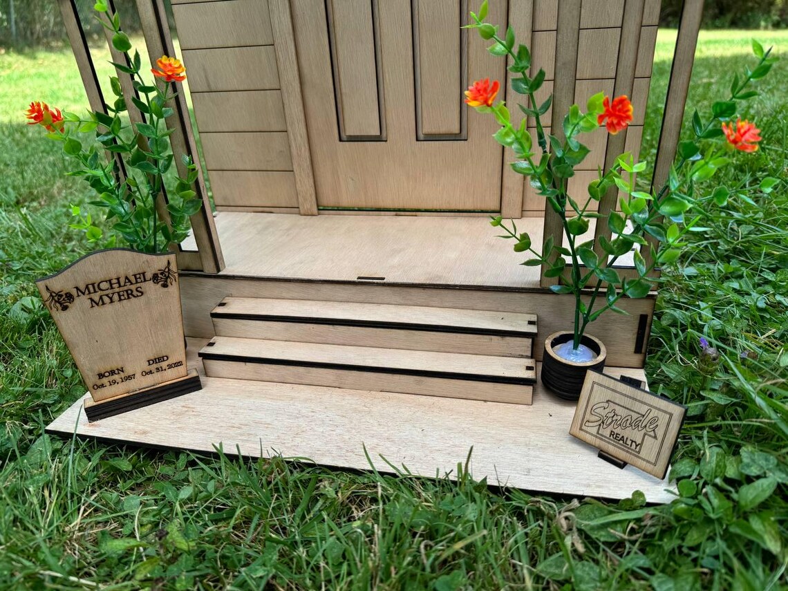 DIY Michael Myers Halloween Porch Diorama: Customizable 1/4 - 1/6 Scale ...
