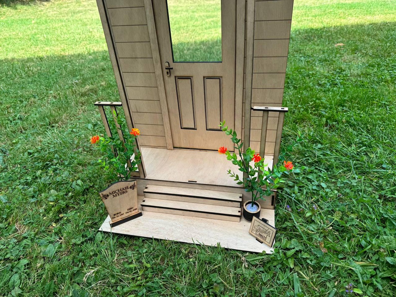 DIY Michael Myers Halloween Porch Diorama: Customizable 1/4 - 1/6 Scale ...
