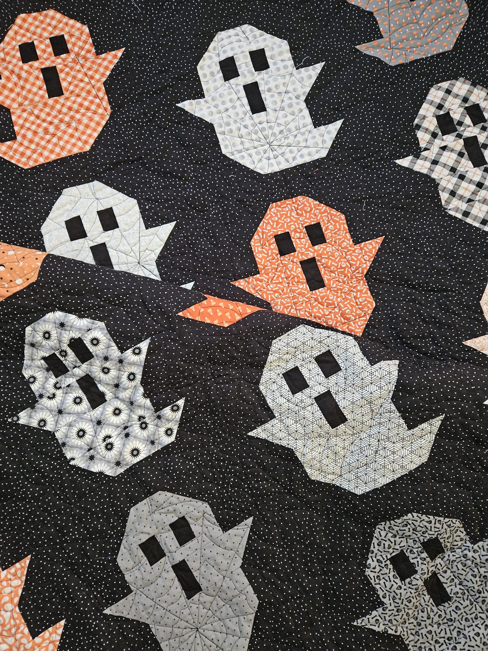 Midnight Magic Ghost Quilt - Classic Halloween Prints Ghost Quilt ...